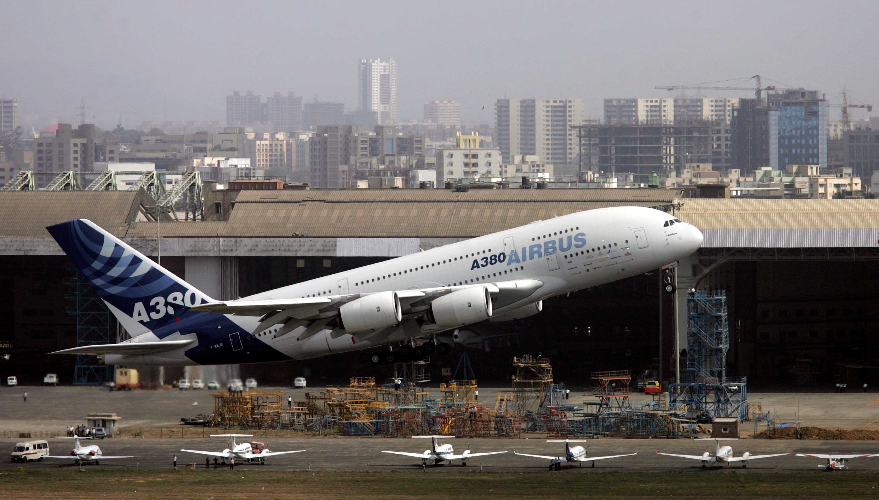 Airbus 2 Floors Buildings | Viewfloor.co