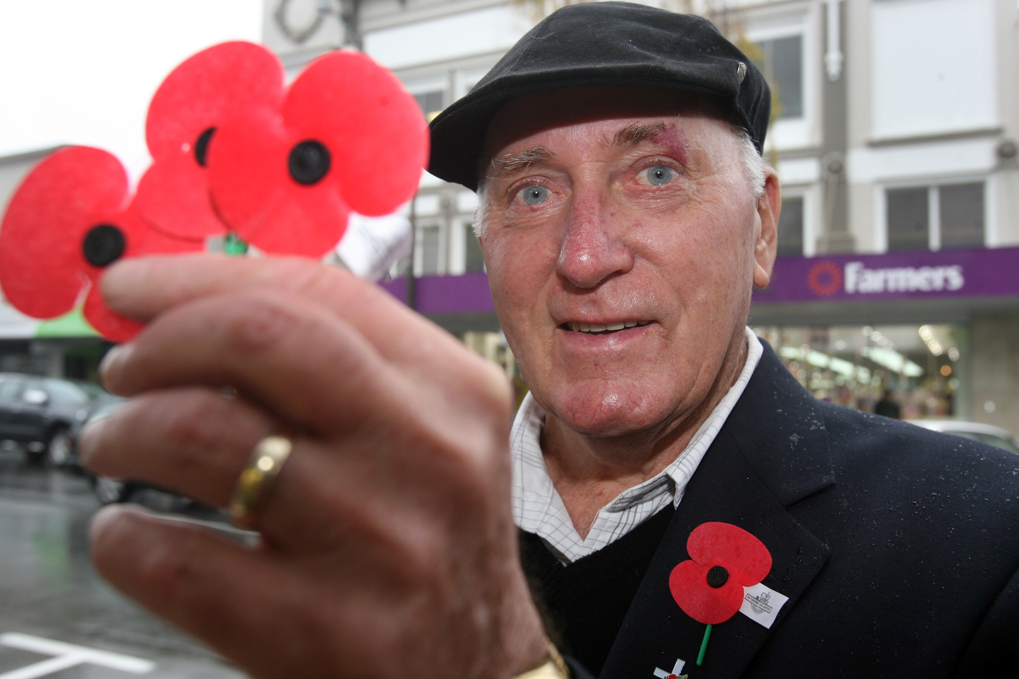 How Do You Wear A Poppy For Remembrance Day - Infoupdate.org