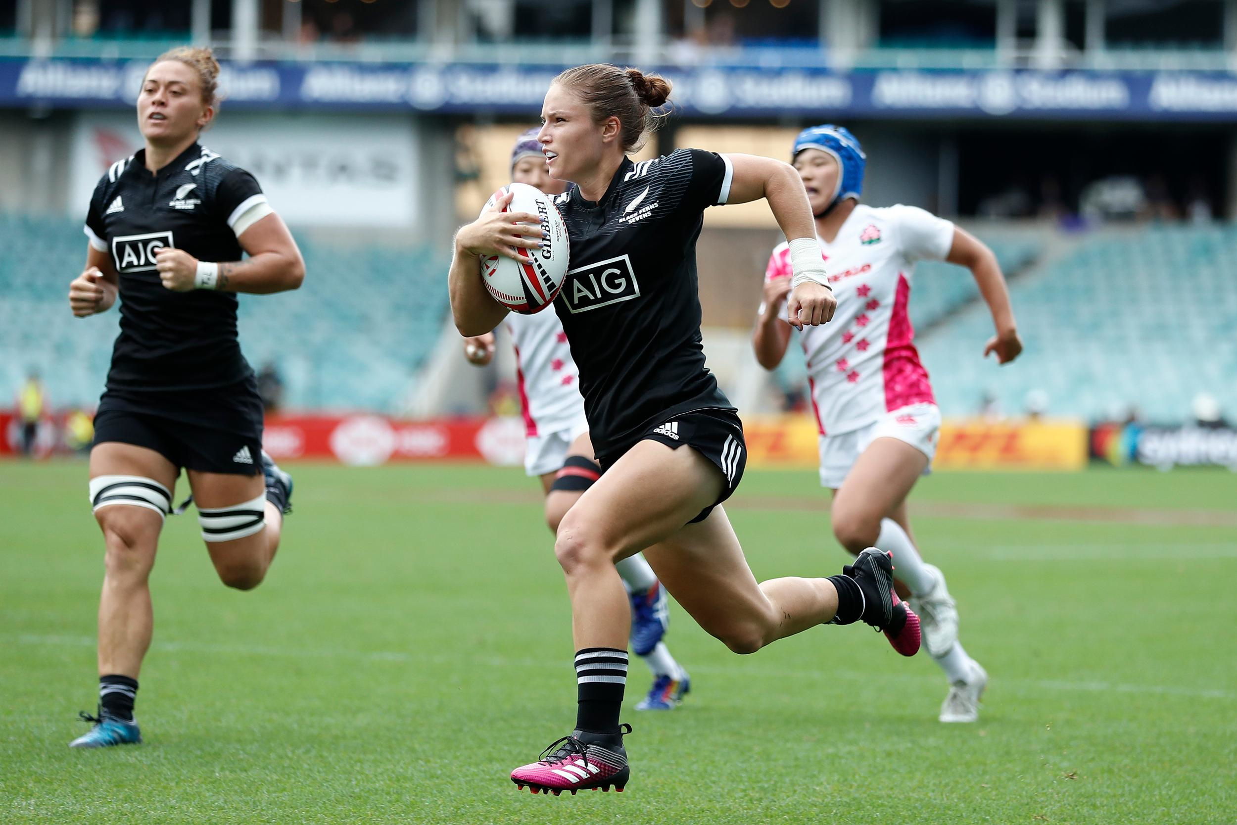 Women's Sevens batter Ireland to earn Sydney semi-final spot