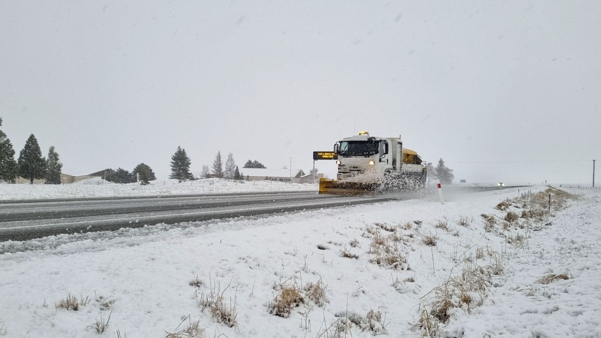 Heavy snow in South Island welcomed by tourists