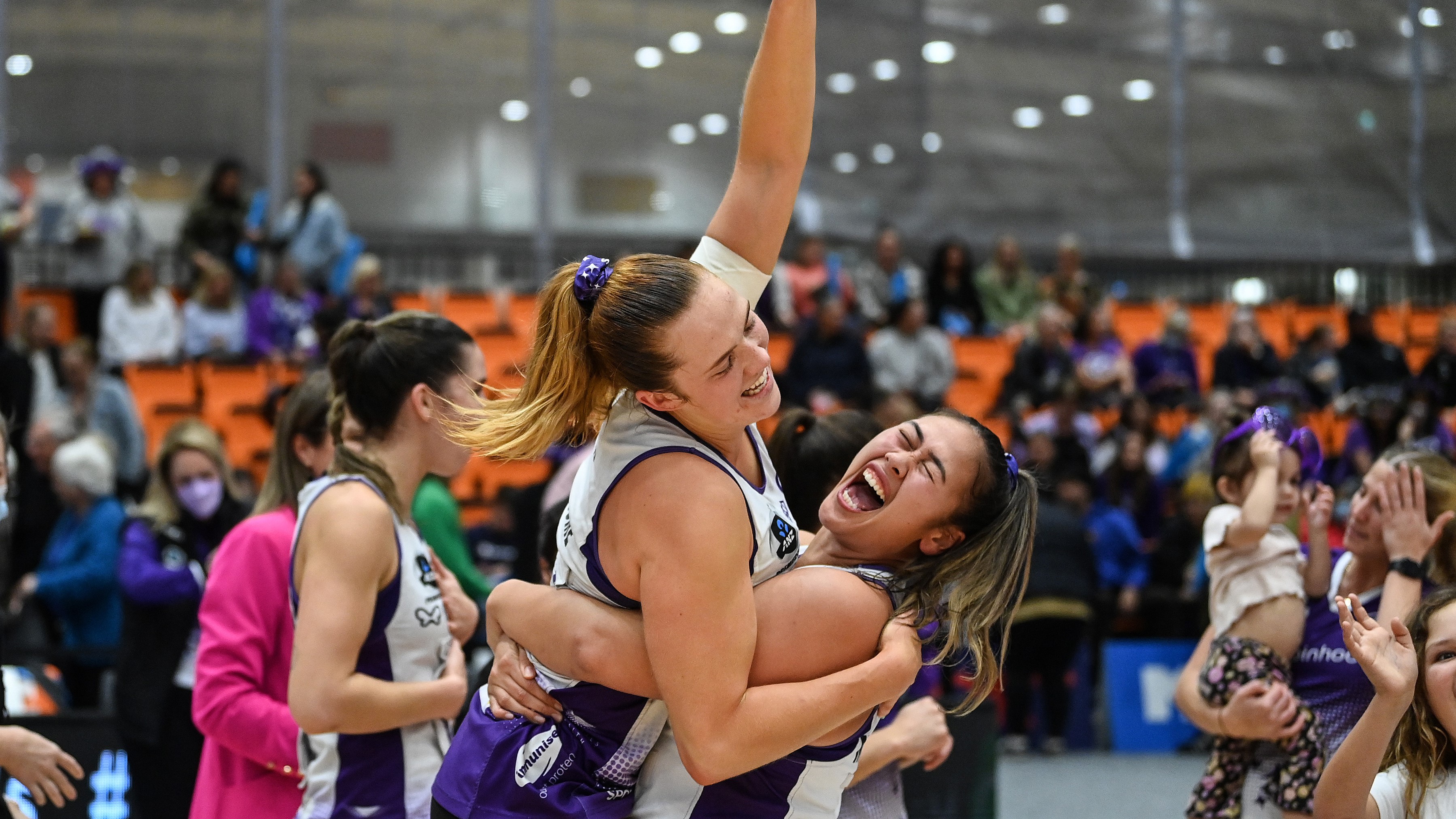Stars hold off Mystics to book spot in ANZ Premiership final