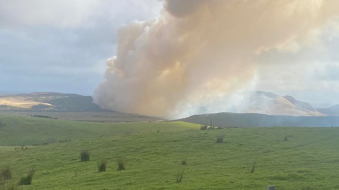 Part of SH1 closed as firefighters battle 400-hectare Far North fire