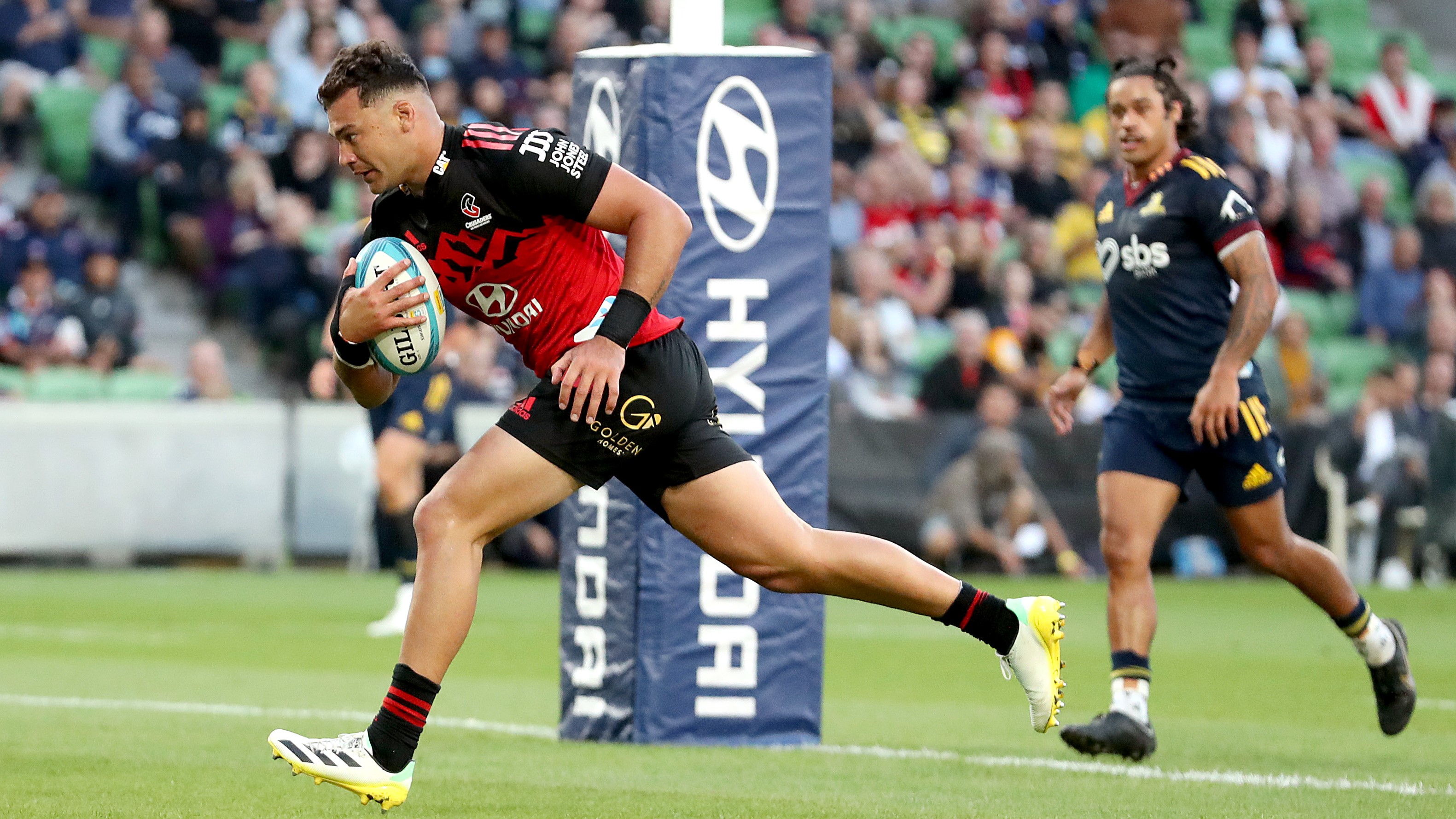 Crusaders run rampant against hapless Highlanders