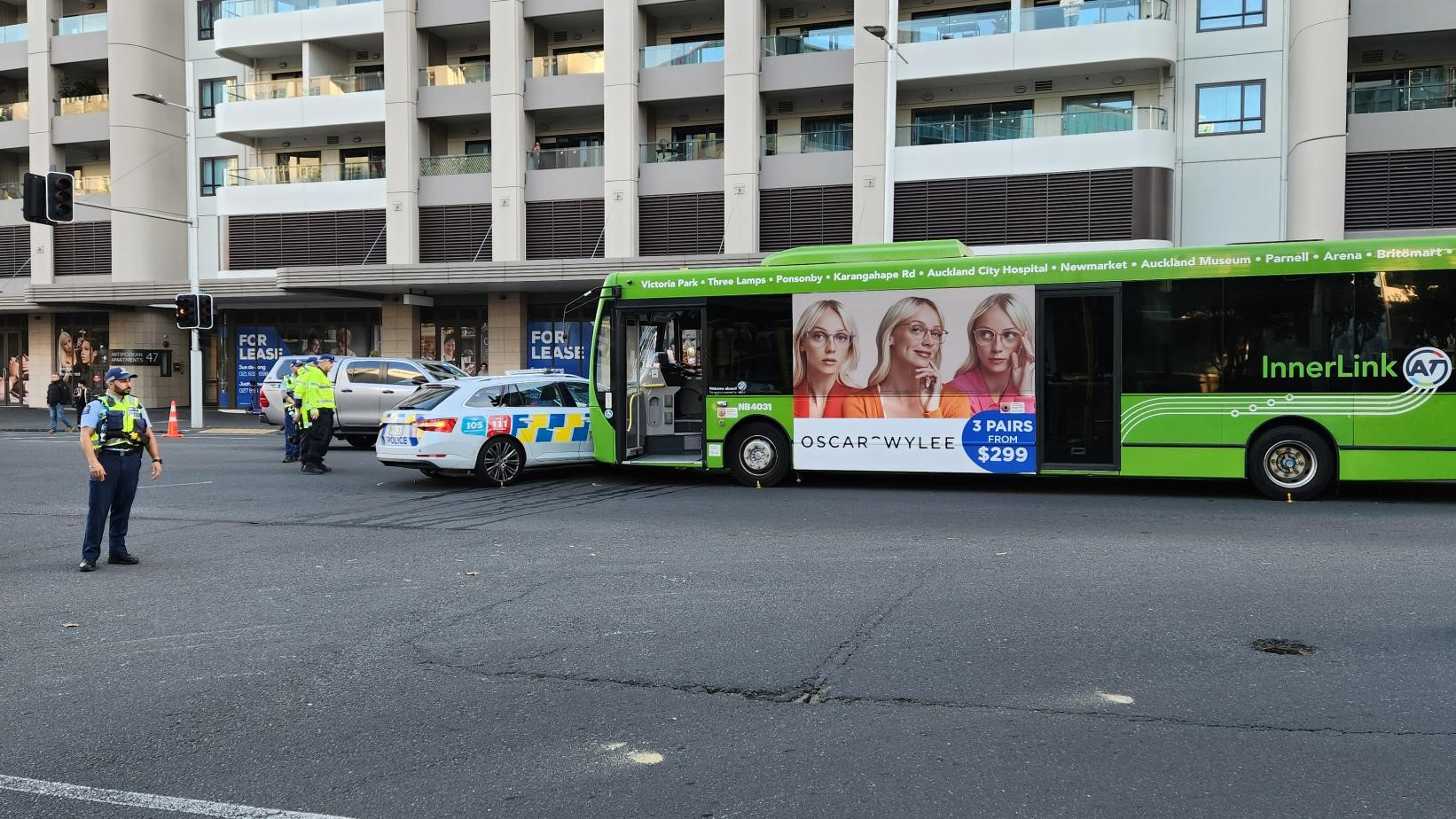 2 officers injured after patrol car collides with bus in Auckland CBD