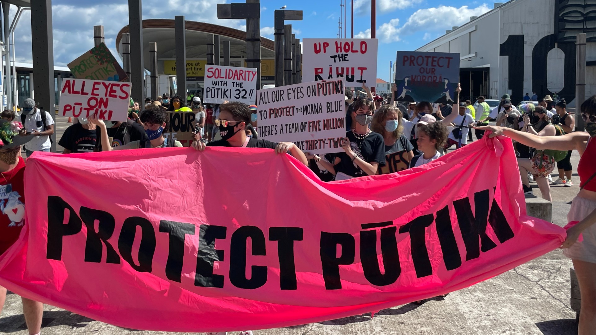 Protect Pūtiki protesters march to Auckland's High Court