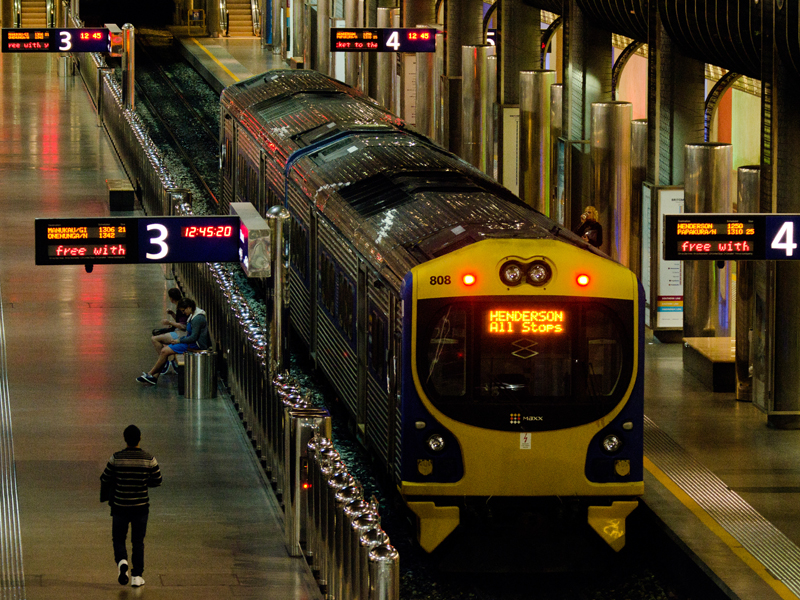 Commuter trains across Auckland back in service after signals outage
