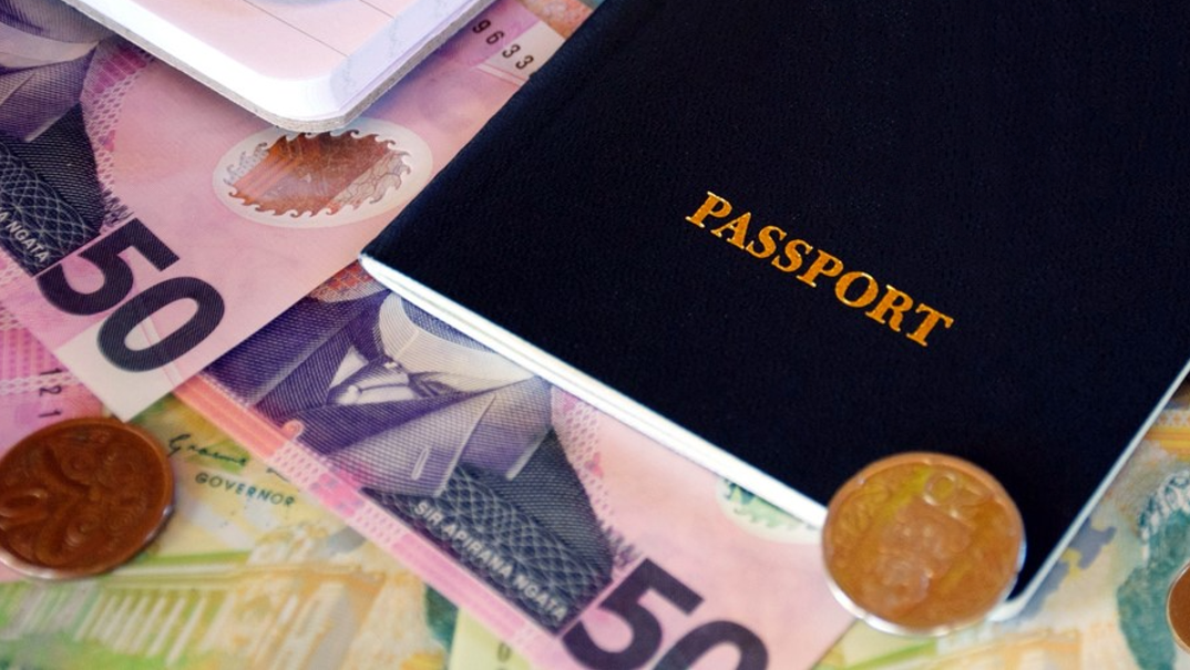 Net migration tops 100,000 as arrivals hit all-time high