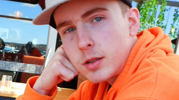 Police appeal after missing 18yo's car found on Akl beach