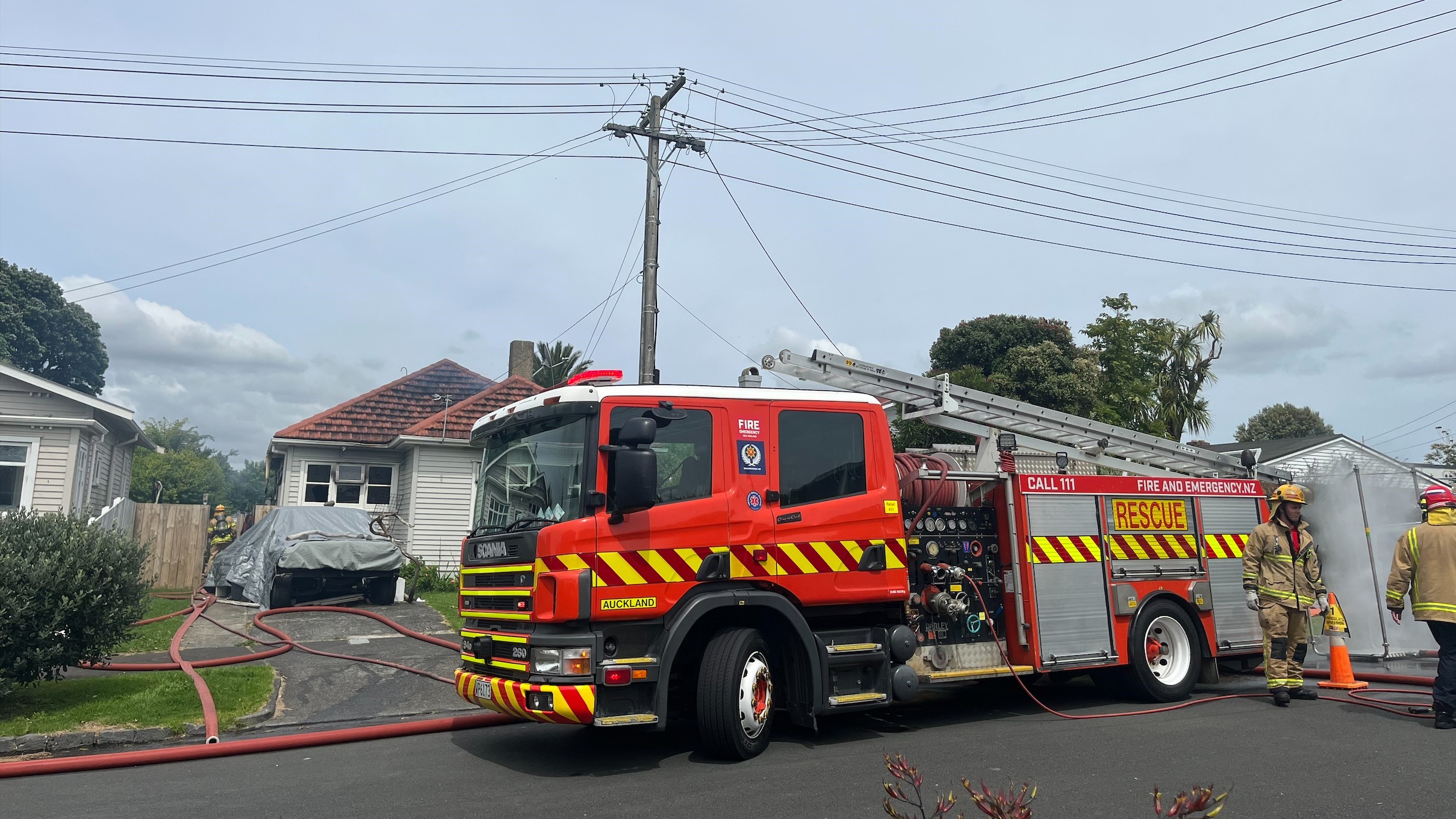 Child critically hurt in Auckland house fire