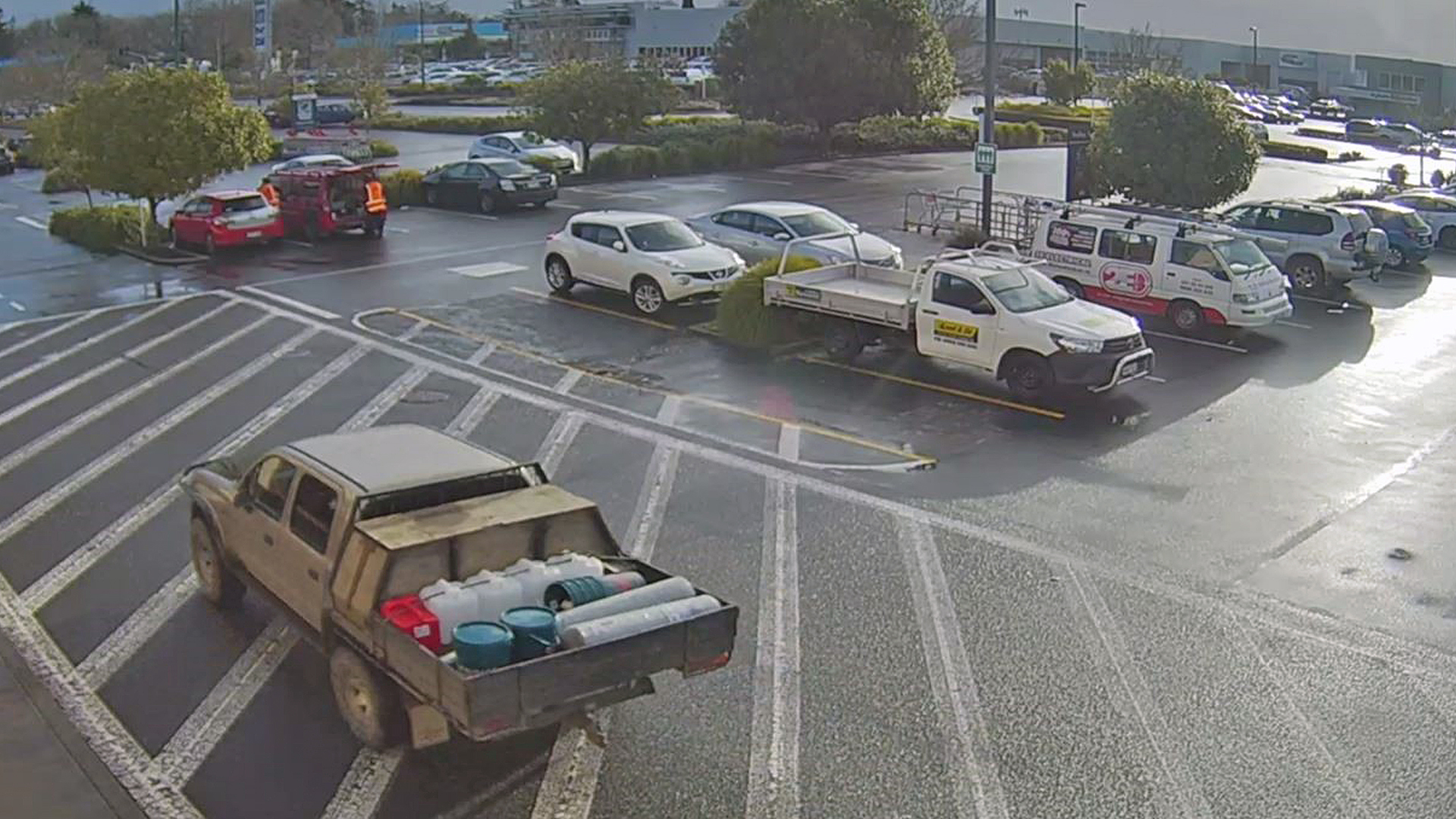 Photo shows disguised Marokopa father shopping at Hamilton Bunnings