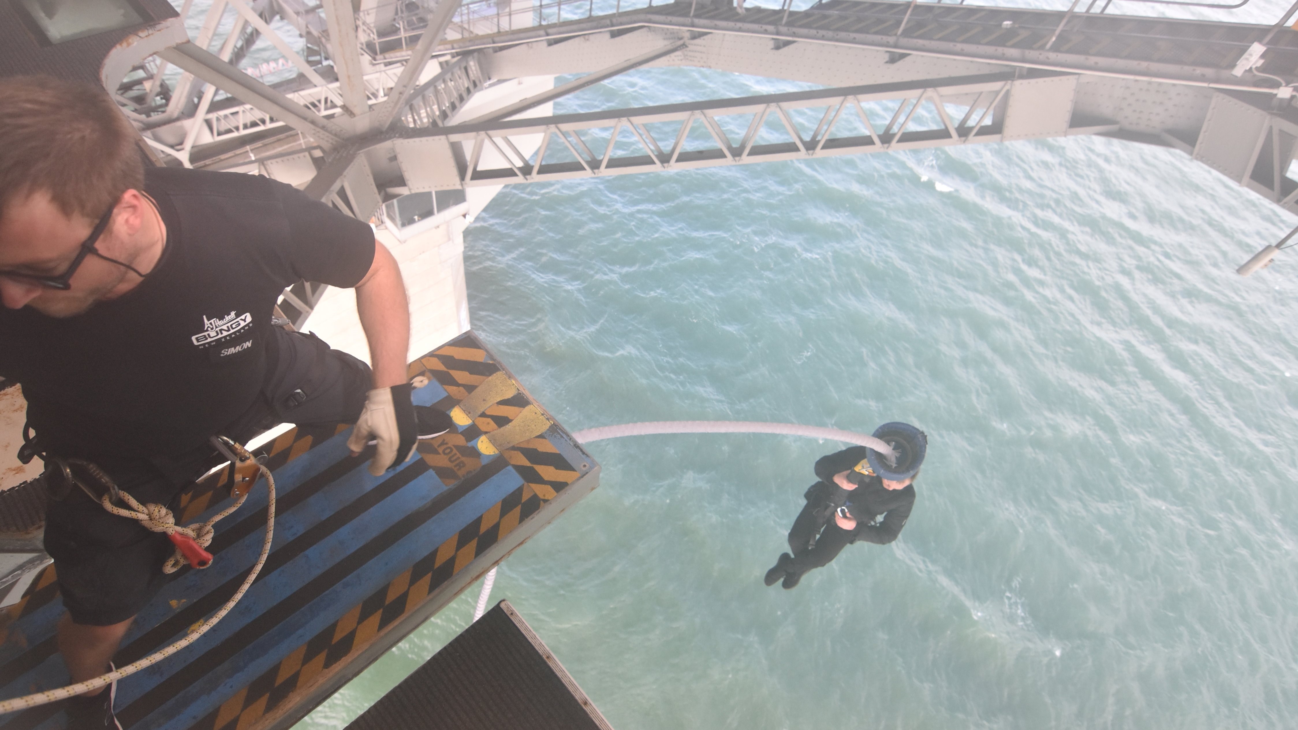 Auckland man breaks bungy world record