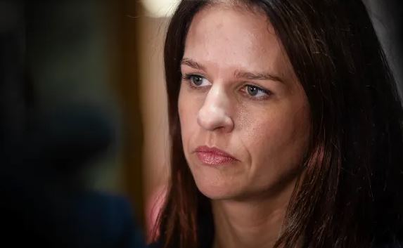 Keri Milne's Instagram, Twitter & Facebook on IDCrawl